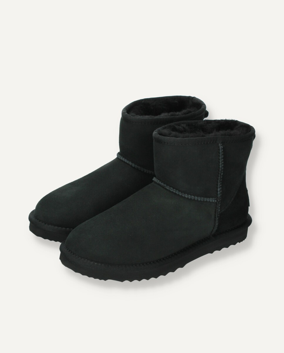 Black Finland boot